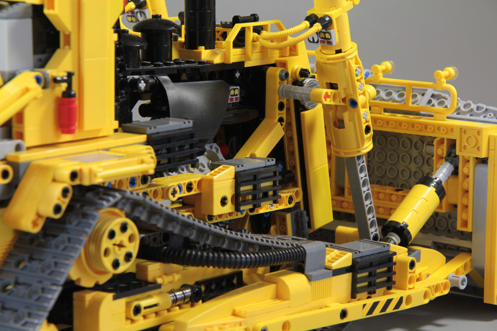 Lego Bulldozer 8275 Planierraupe – in vielen Details verfeinert ...