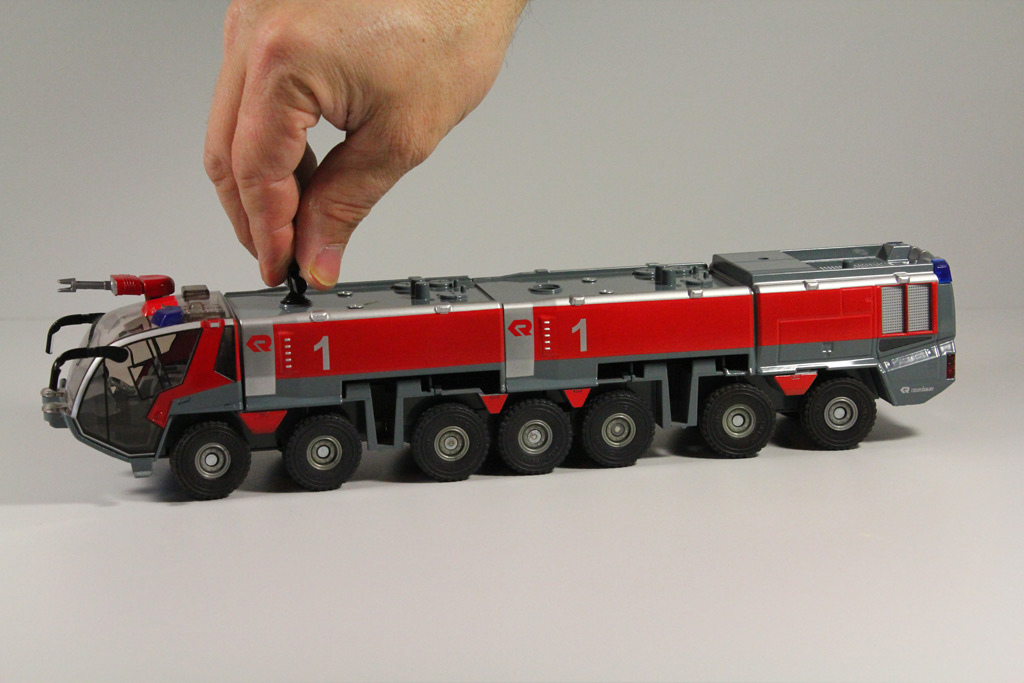 Siku Rosenbauer Flugfeldlöschfahrzeug – 7-achsig – modellumbauten